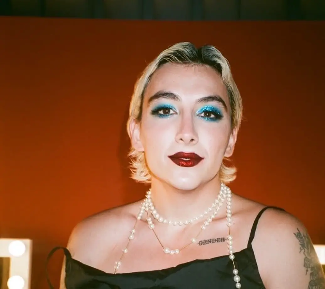 Is Mason Alexander Park Gay? Know about Her Gay Partner, Relationship ...